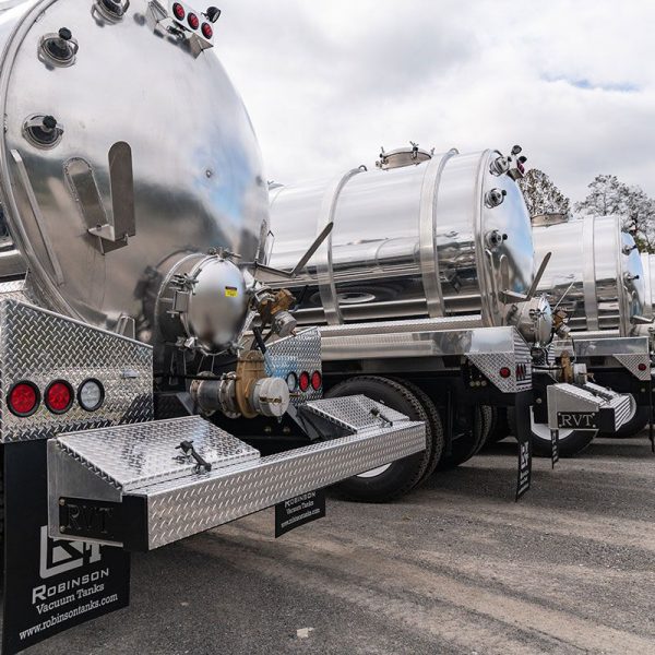 5,500-Gallon Commercial Septic Tank – Truck – Robinson Vacuum Tanks